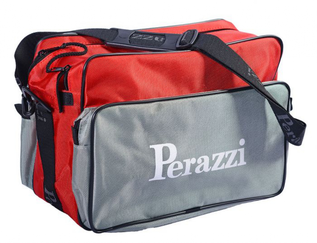 Sporting bag with double pockets