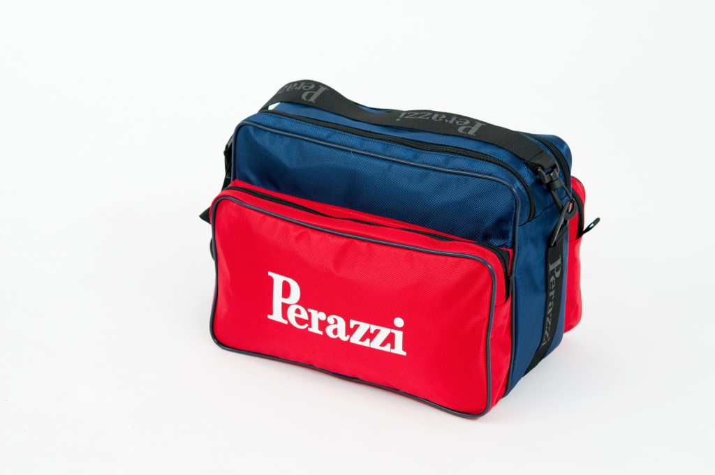 Sporting bag with double pockets